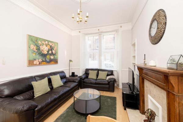 Refined 2-bed Flat With Classic Edinburgh Charm - Edinburgh, UK