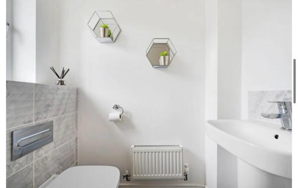 Modern 4br Home - Free Parking - Sleeps 6 - Garden - Bolton