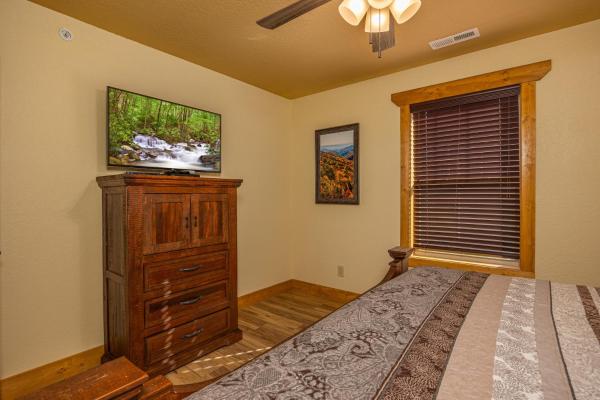 Fireside Retreat –Luxury 6br Chalet , Indoor Pool, Theater Room & Game Area - Gatlinburg, TN