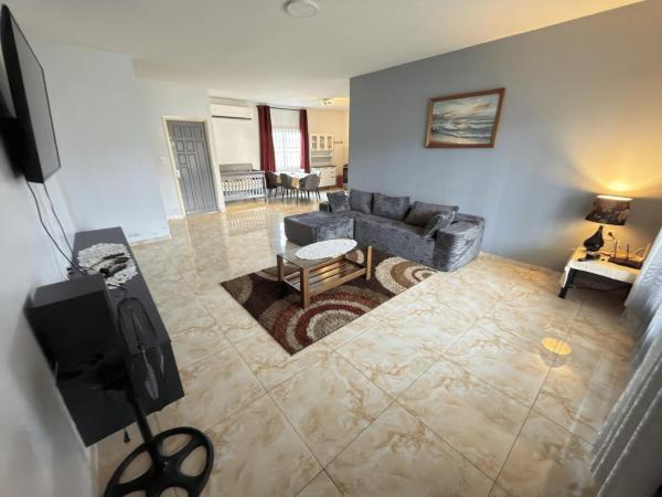 Family-friendly Home In Quiet Suburb - Suriname