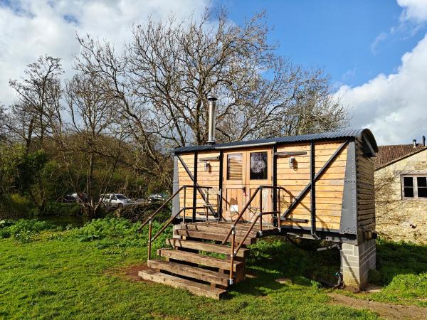 Stowford Railway Carriage - Cotswolds