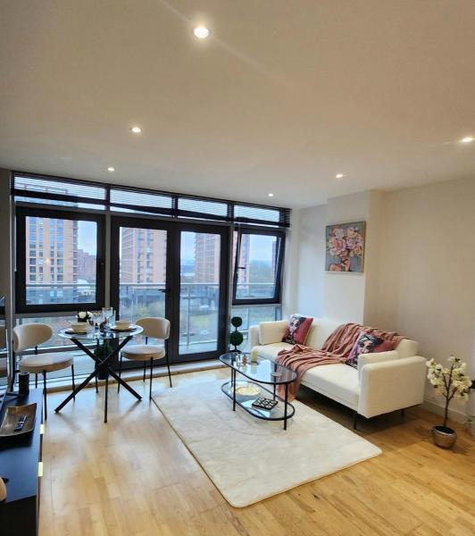 Modern 1br - Stylish - Luxury Skyline Views - Leeds