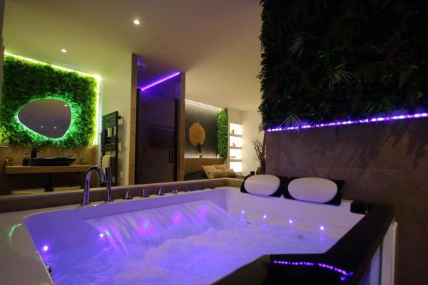 Magnifique Love Room Avec Sauna Et Jacuzzi Privés - Molsheim