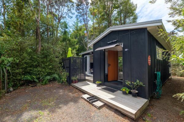 Bellbird Cottage - Lake Taupo Bach - New Zealand