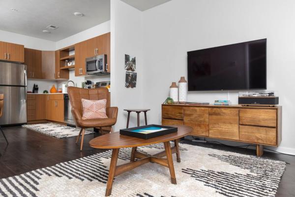 The Pendleton Boutique Stylish 1 Bedroom Condo - Traverse City, MI