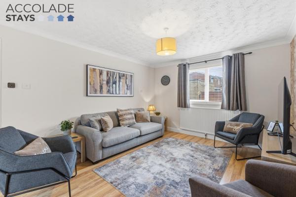 Family & Contractor Friendly, 3 Bed, Parking - Basingstoke