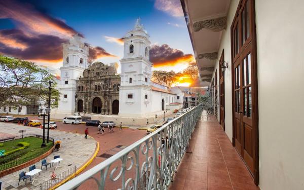 The Plaza Catedral Views By Acomodo Casco Viejo - Panama City