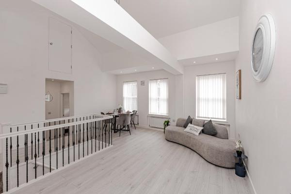 New Modern 2-bed Apartment In Central Southend, Sleeps 5, Contractor Friendly - Southend-on-Sea