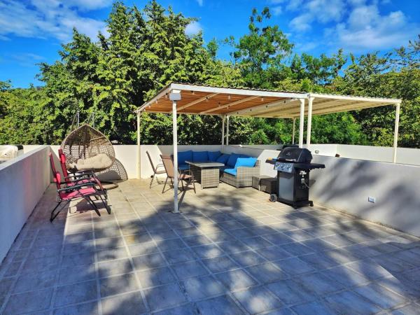 Tropical 2nd Floor Condo With Rooftop - Playa Hermosa