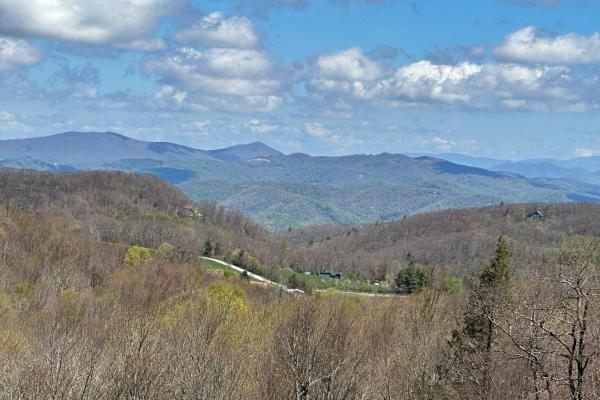 Un Pezzo Di Cielo: Million-dollar Views All Year! - Banner Elk, NC