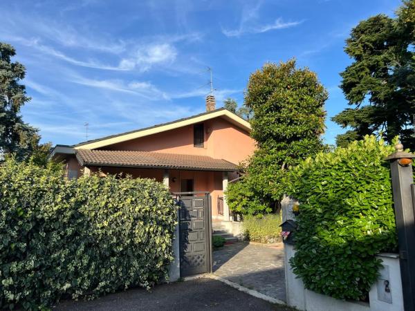 Stanza In Villa Di Pregio Con Giardino A 10 Minuti Da Milano - Parcheggio Gratuito - Milan