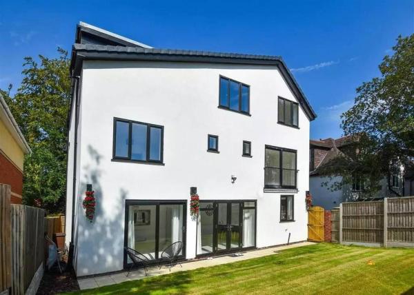 Glams Beautiful Luxury Home - Wolverhampton