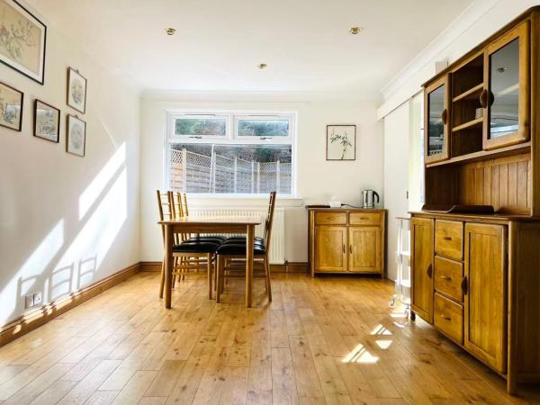 Peaceful Room By A Little Stream - Saint Andrews