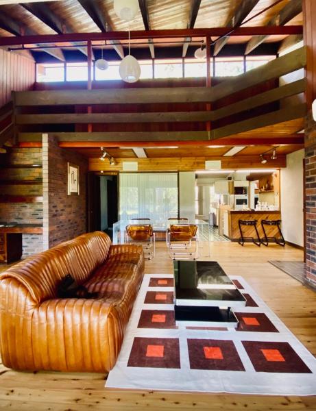 Mid-century Lake Front House With Sauna - Toukley