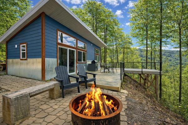 Wrigs Ridge Tiny Cabin With Views And Creek Sound - Robbinsville, NC
