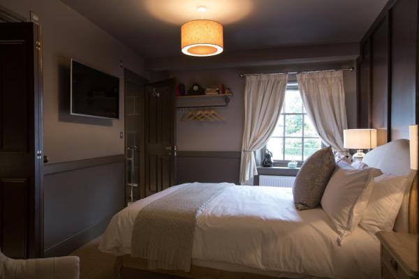 The Lion Hotel - Pub & Restaurant - Wimborne Minster