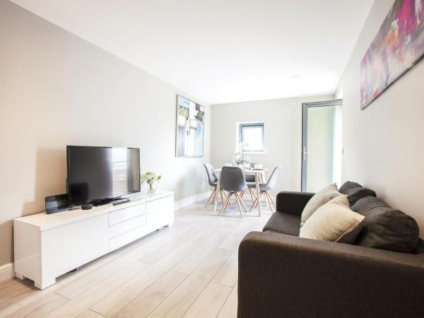 The Wesley - Ukc6402 - Oxford