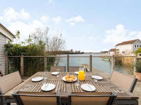 Wrens Lake House - Somerford Keynes