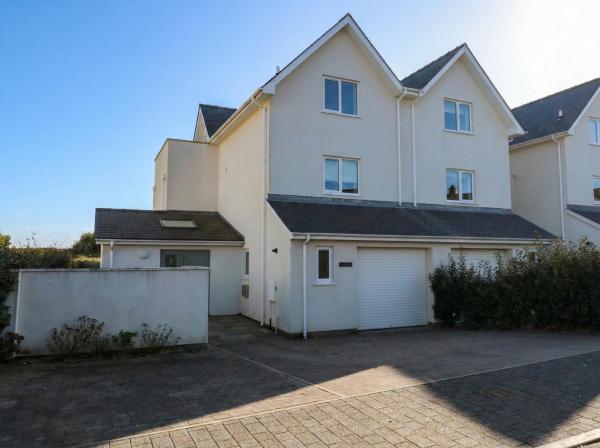 2 Lon Y Dryw - Trearddur Bay