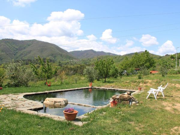 Holiday Home In Tuscany With Natural Pond - Italy