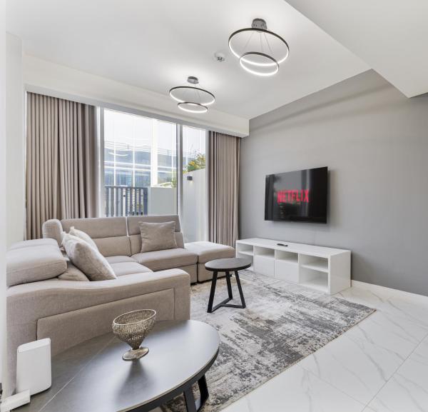 Chic 2-bed Villa Near Global Village Dubai - Dubai