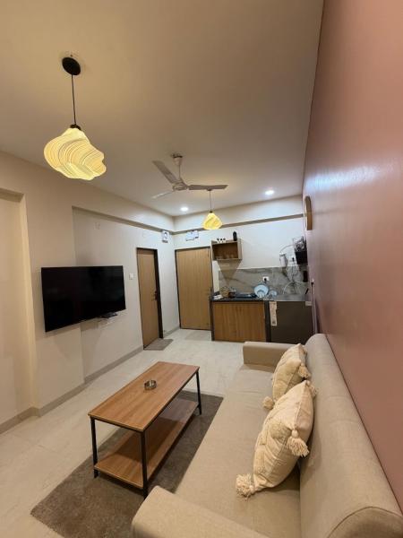 The Cozy Cove , Modern 1bhk Near Nipania Indore - Indore