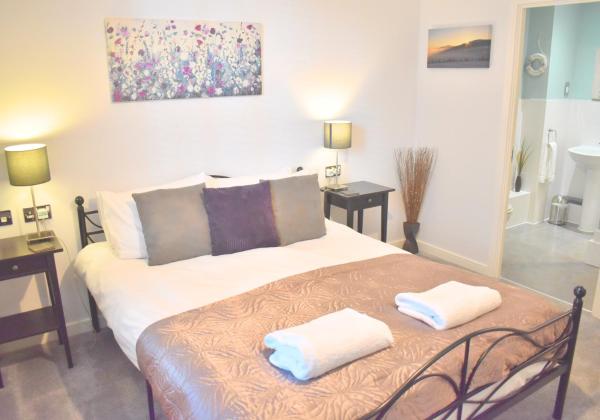 Chichester City Centre 2 Bedroom Flat I Ground Floor With Underground Parking I Chichester Holiday Properties - Chichester