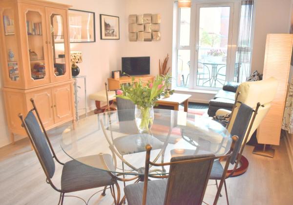 Chichester City Centre 2 Bedroom Flat I Ground Floor With Underground Parking I Chichester Holiday Properties - Chichester