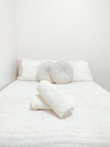 Whiteout Suite - Tagaytay