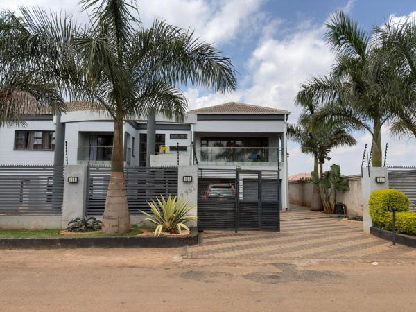 A Spacious Modern 3-bedroom Ground-floor Villa In Mount Pleasant Heights - 2366 - Harare