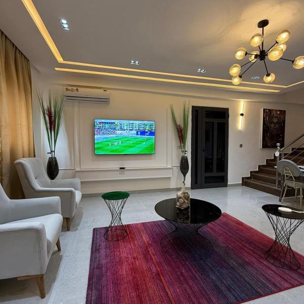 Premium 3-bedroom Duplex Fidjrossè Beach - Cotonou