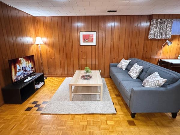 Bright & Spacious 2-bedroom Suite 10-min Walk To Yonge Subway Free Parking - Toronto