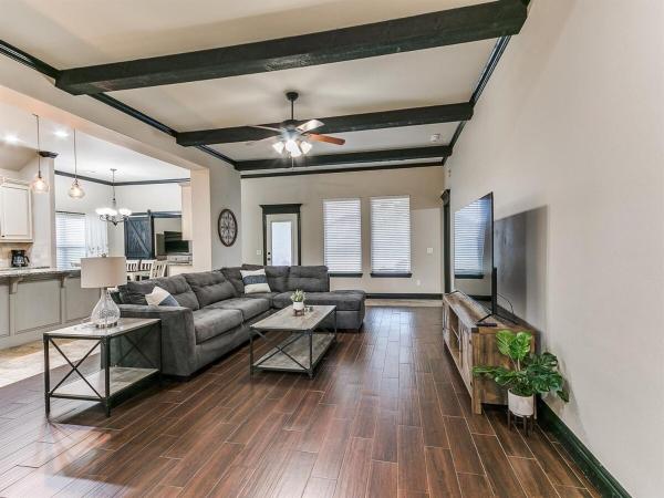 Spacious Deer Creek Home With Study And Yard - Oklahoma City, OK