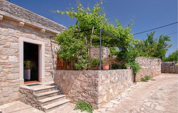 1 Bedroom Beautiful Home In Rudina - Stari Grad