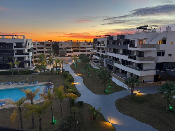 Stunning Penthouse Apartment - Sea Views, Spa, Gym - 