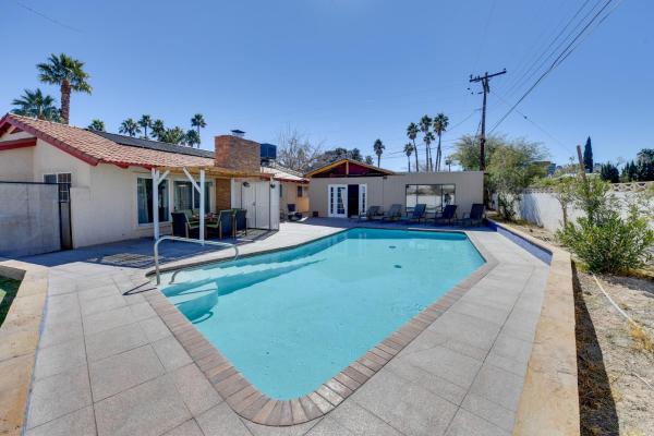 Elegant Home W/ Pool Table: 3 Mi To Vegas Strip! - Las Vegas, NV