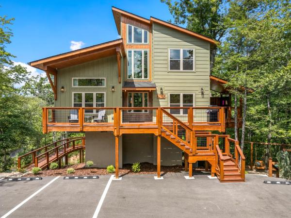 Luxe Treehouse With Swings, Net Loft, Dollywood 1 Mi - Pigeon Forge, TN