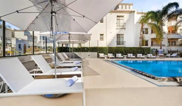 Resort-style - West Hollywood - Spacious 2br - 3 Beds - Spa & Parking - Westwood - Los Angeles