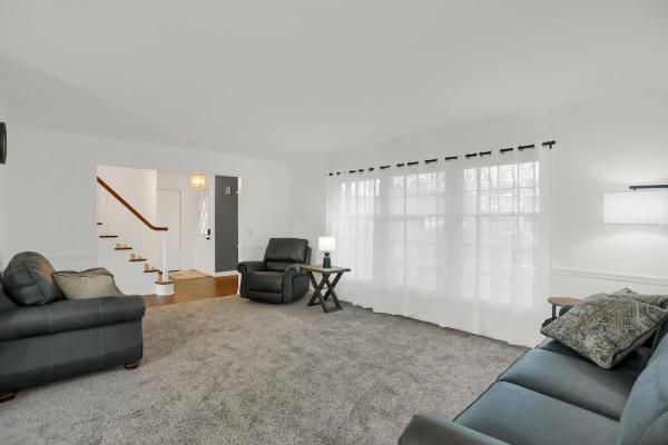 3 Br Home - Mile From Bucknell - Cozy Fireplace - Pool - Lewisburg, PA