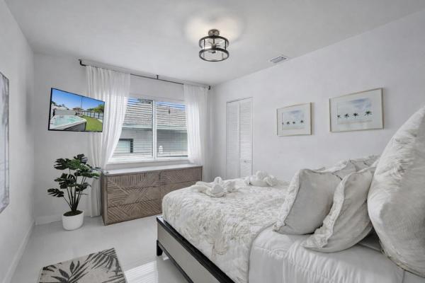 The Island Shores - Miami