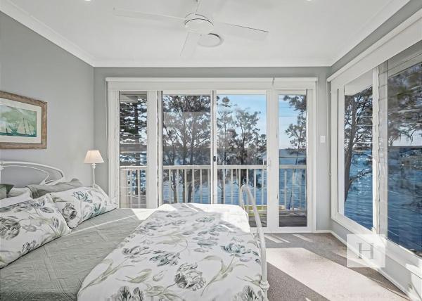 The Lakehouse Retreat - Newcastle