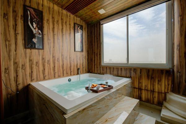 Mist By Grehstay With Jacuzzi On 29th Floor - Delhi, India