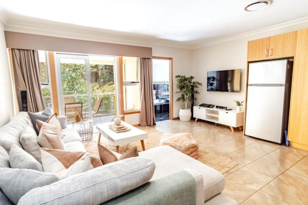 Monterey - Pet Friendly Townhouse - Bright