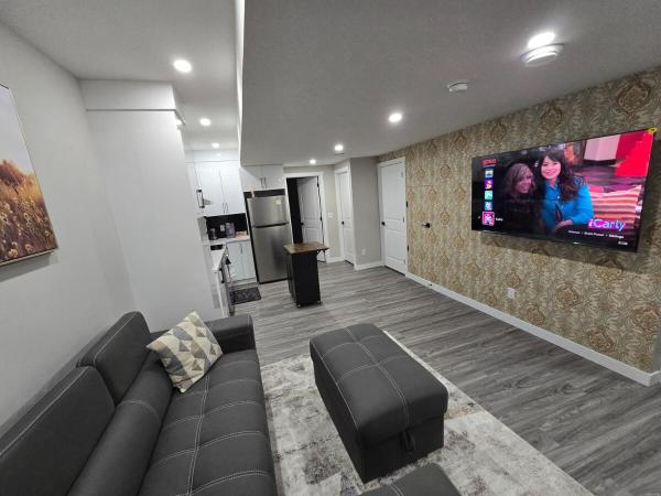 Cozy 2 Bedroom Basement Suite - Calgary
