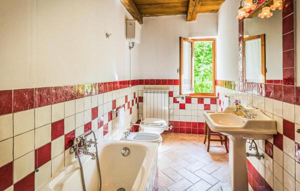 Awesome Home In Pergola With Private Swimming Pool, Can Be Inside Or Outside - Pergola