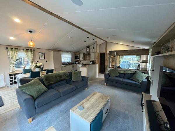 42 Monument Lake Woodhall Country Park - Lincolnshire
