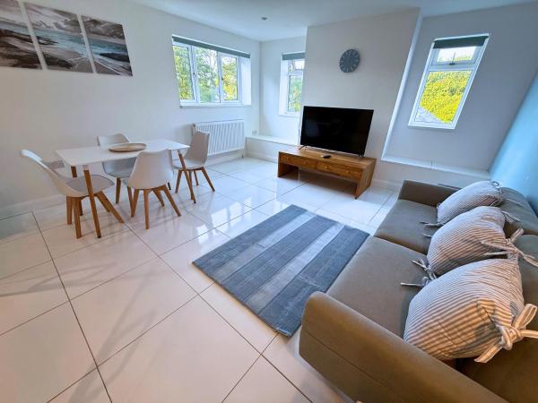 New 3 Bedroom Flat Close To Station - Chepstow