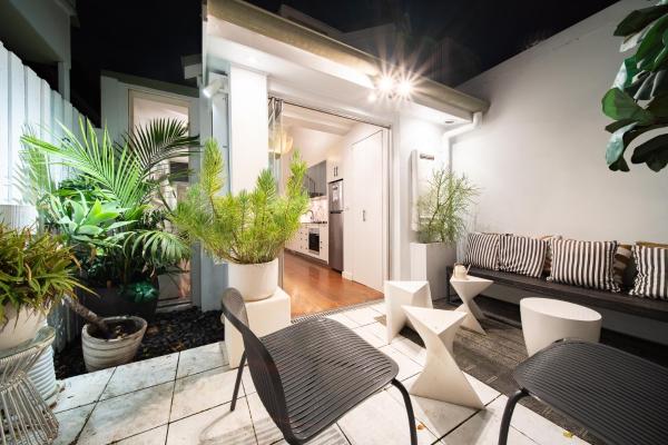 Luxury 3br Oasis With Pool, Gym & Parking, Surry Hills - Sutherland Shire