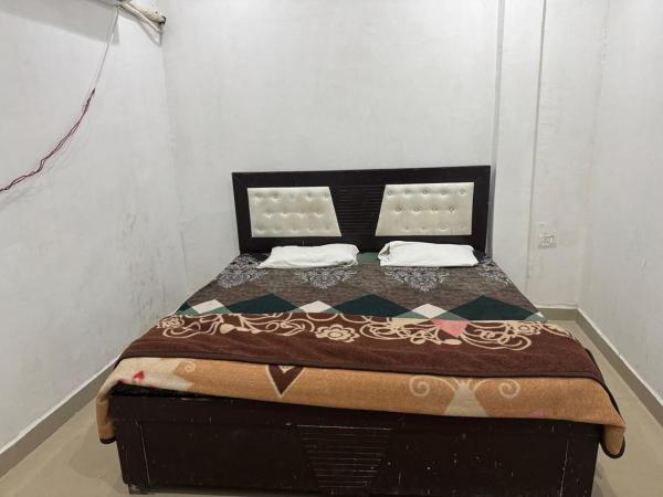 Hotel Indraneel Hanuman Garhi - Ayodhya