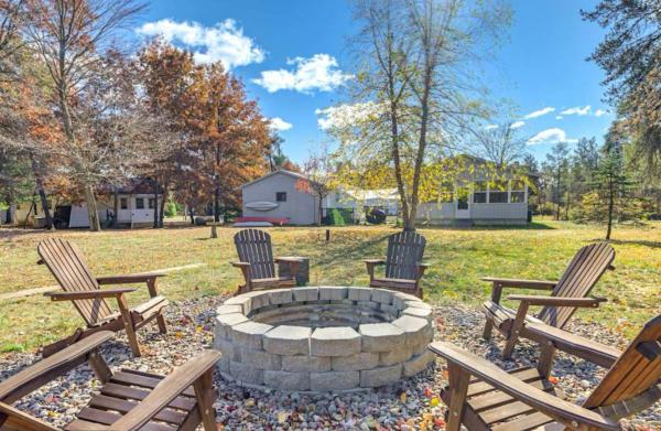Family-friendly Cabin Getaway On Castle Rock Lake Space To Relax & Play - Wisconsin